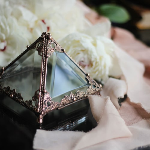 6 Pyramid Glass Box | Etsy