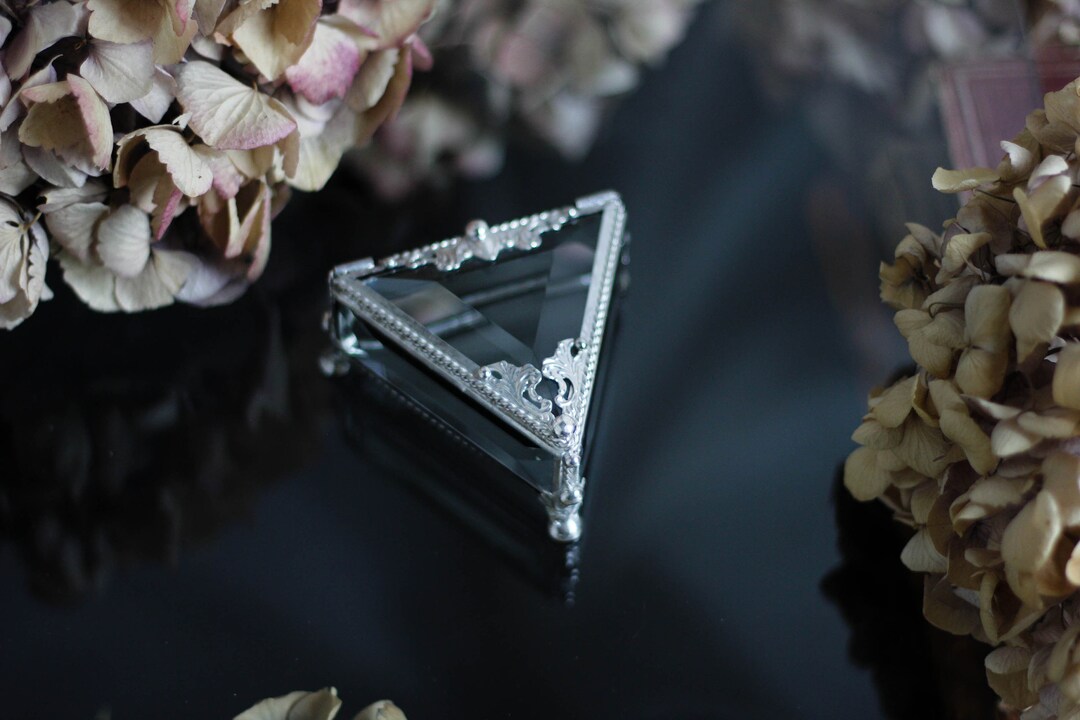 Little Triangular Ring Box, Glass Box, Geometric Glass Box, Stained ...