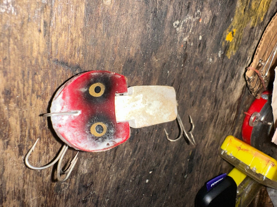 Heddon Stingaree in White and Red Shore Minnow Color... Lure is About 2 ...
