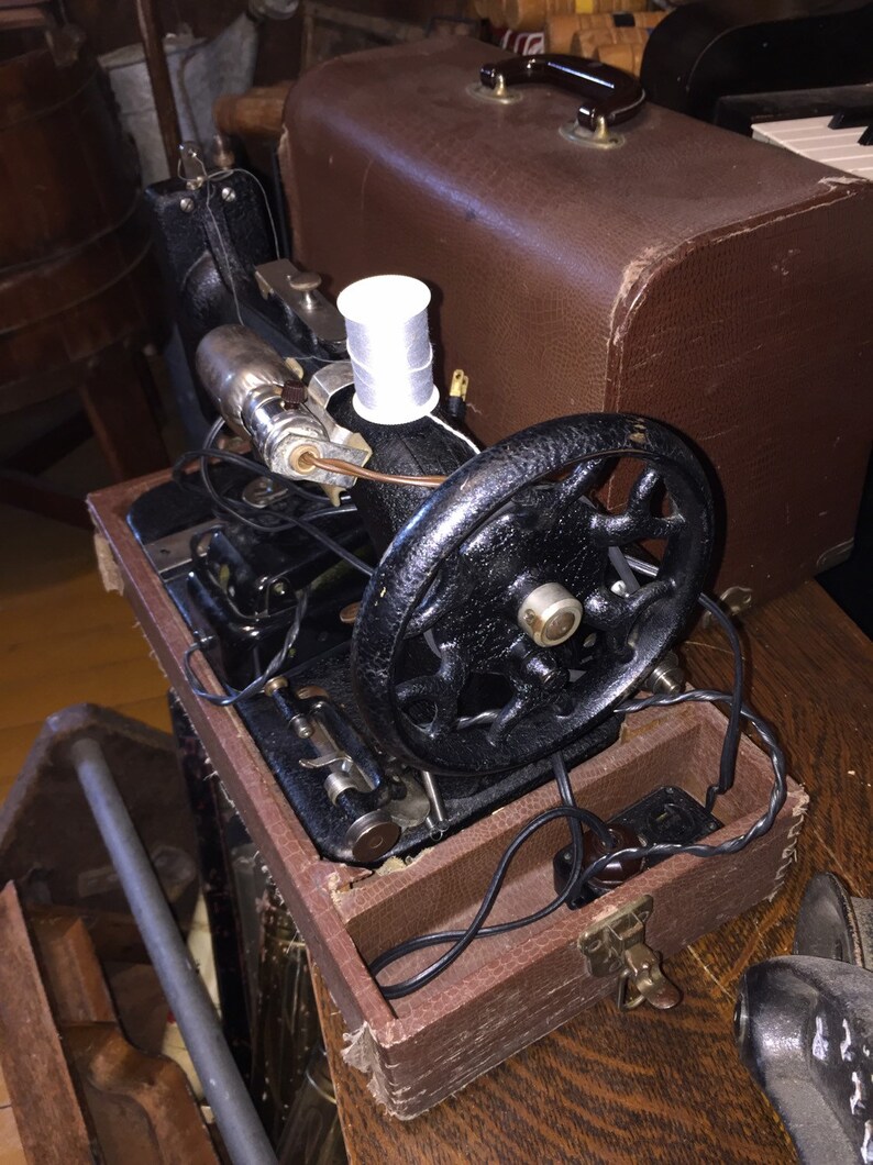 New Home Shuttle Sewing Machine, Very Solid, Great Old Time Look, Just ...