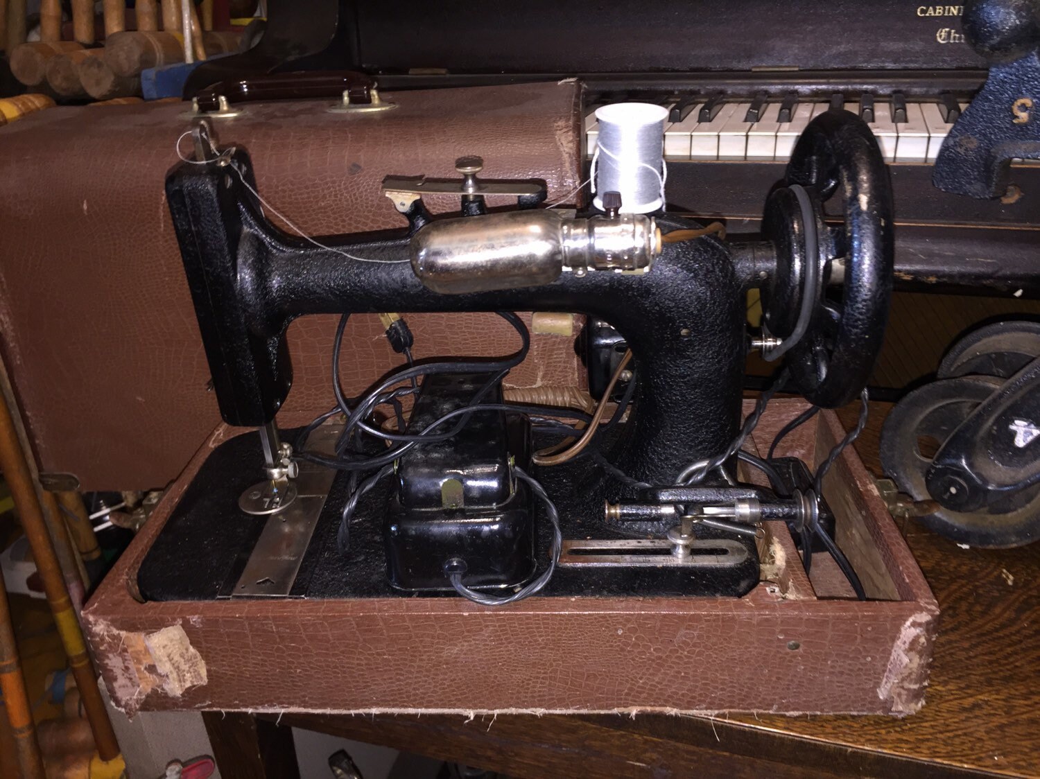 New Home Shuttle Sewing Machine, Very Solid, Great Old Time Look, Just ...
