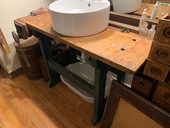 Work bench with sink store