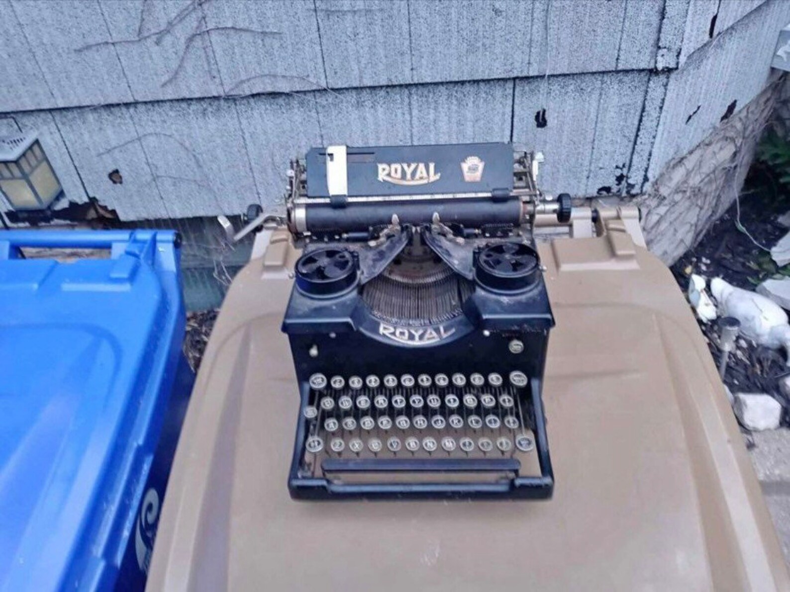 Antique 1930's Royal Typewriter Number 10, Needs Work, Black Glass Keys ...