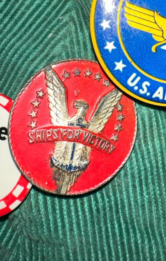 vintage wwii victory pin - Gem