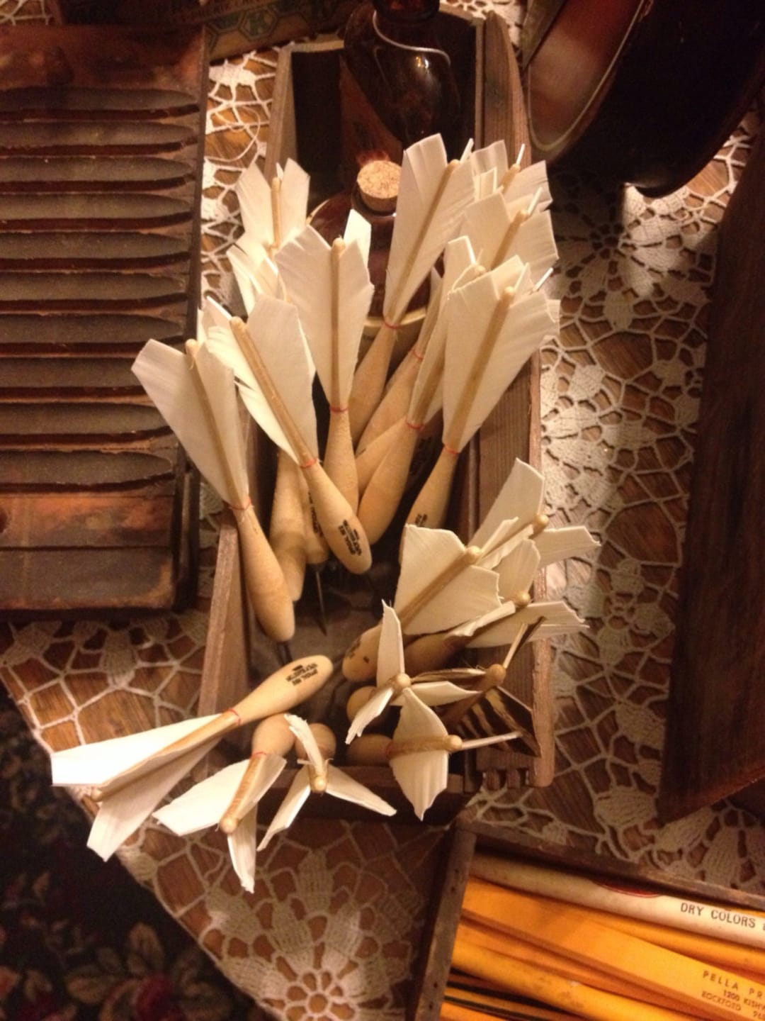 12 Mixed Vintage Wooden Shaft, Steel Tipped Tournament Turkey Feather ...