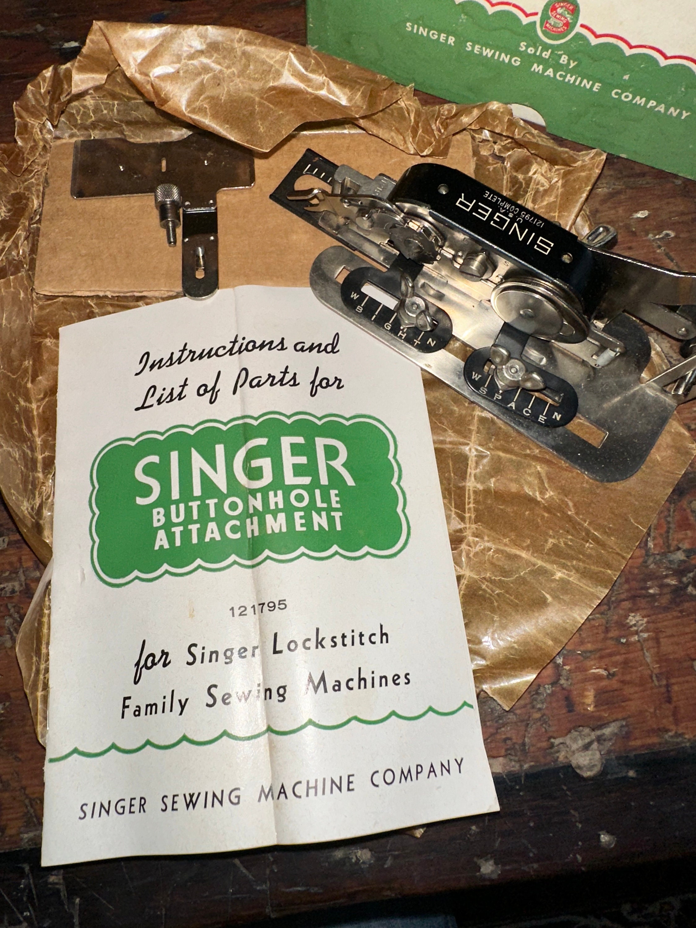 Antique SINGER BUTTONHOLE Attachment #121795 Complete, Booklet, Open ...