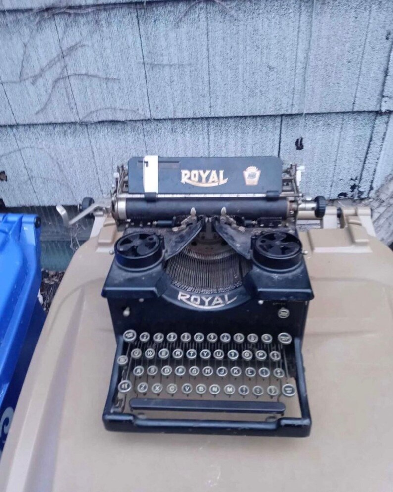 Antique 1930's Royal Typewriter Number 10, Needs Work, Black Glass Keys ...