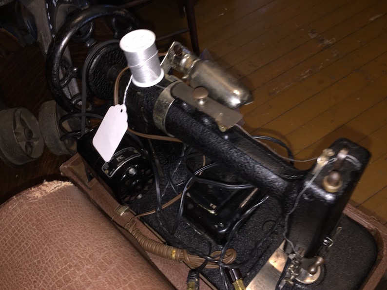 New Home Shuttle Sewing Machine, Very Solid, Great Old Time Look, Just ...