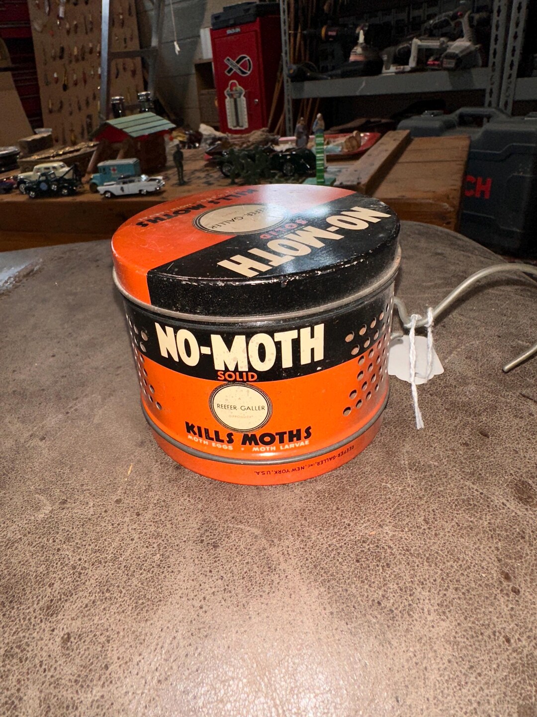 Vintage Reefer Galler No-moth Tin Can W/hanger Moths - Etsy