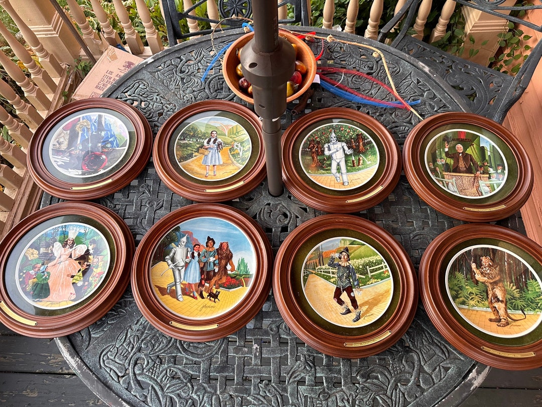 James Auckland WIZARD OF OZ, 1946. Set of 8 Knowles Plates in Simulated ...