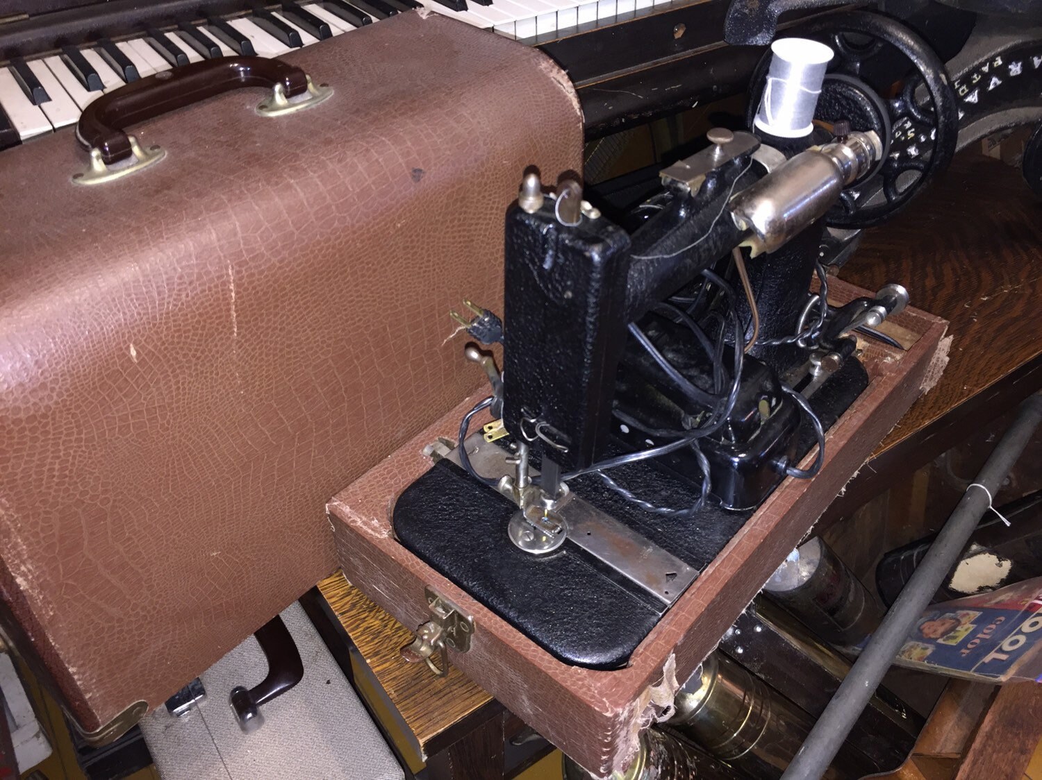 New Home Shuttle Sewing Machine, Very Solid, Great Old Time Look, Just ...