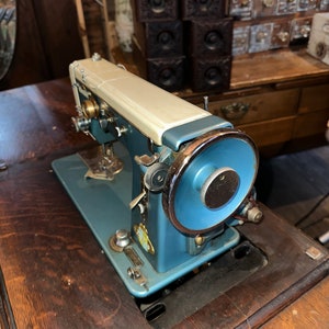 Vintage Universal Sewing Machine De Luxe Zig Zag Model - Etsy