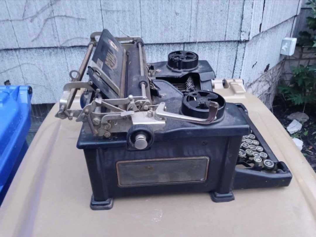 Antique 1930's Royal Typewriter Number 10, Needs Work, Black Glass Keys ...