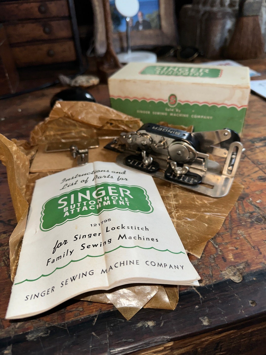 Antique SINGER BUTTONHOLE Attachment #121795 Complete, Booklet, Open ...