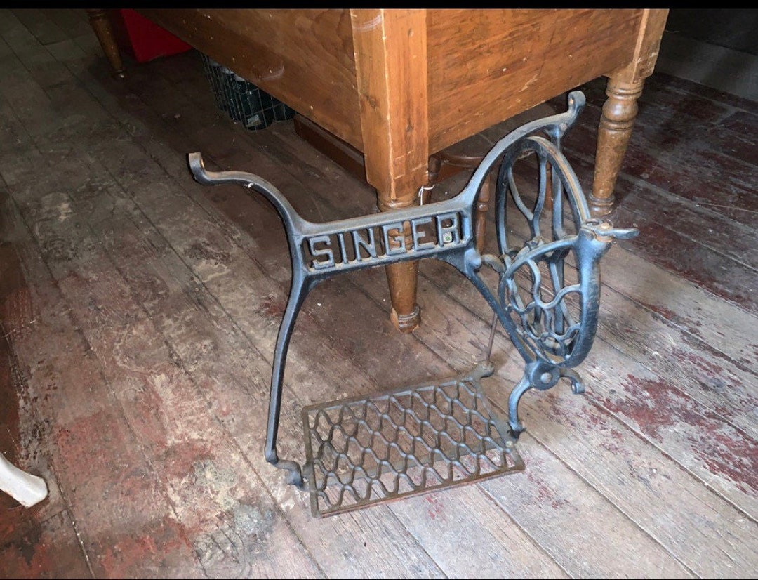 Antique Singer Mfg Co. Sewing Machine Cast Iron Mid Section of Base ...
