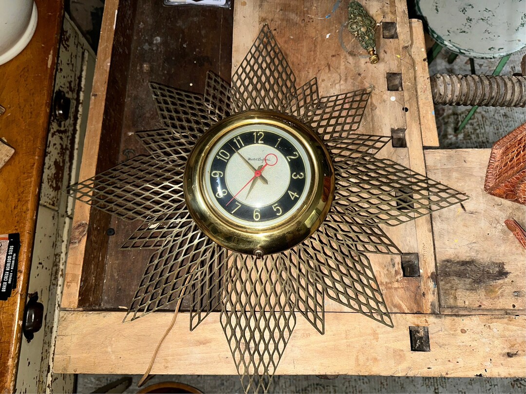Retro Atomic Mid-century Starburst Electric Lighted Wall Clock Master ...