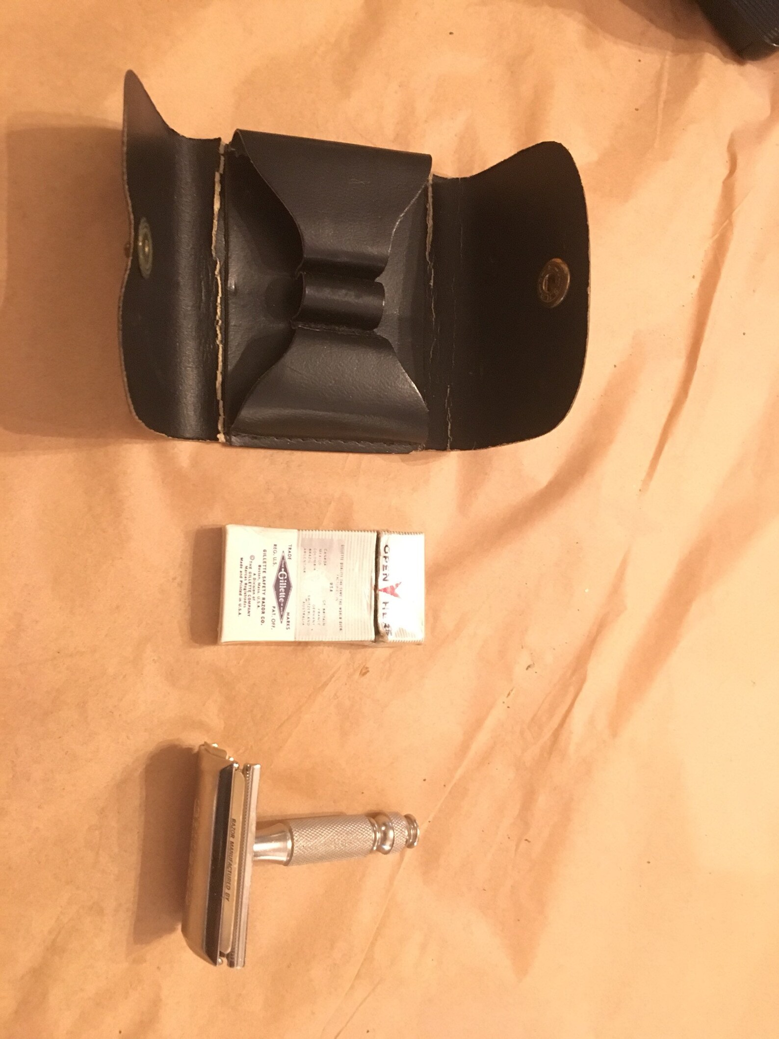 Vintage Gillette Travel Safety Razor in Original Leather Case W/ Blades ...