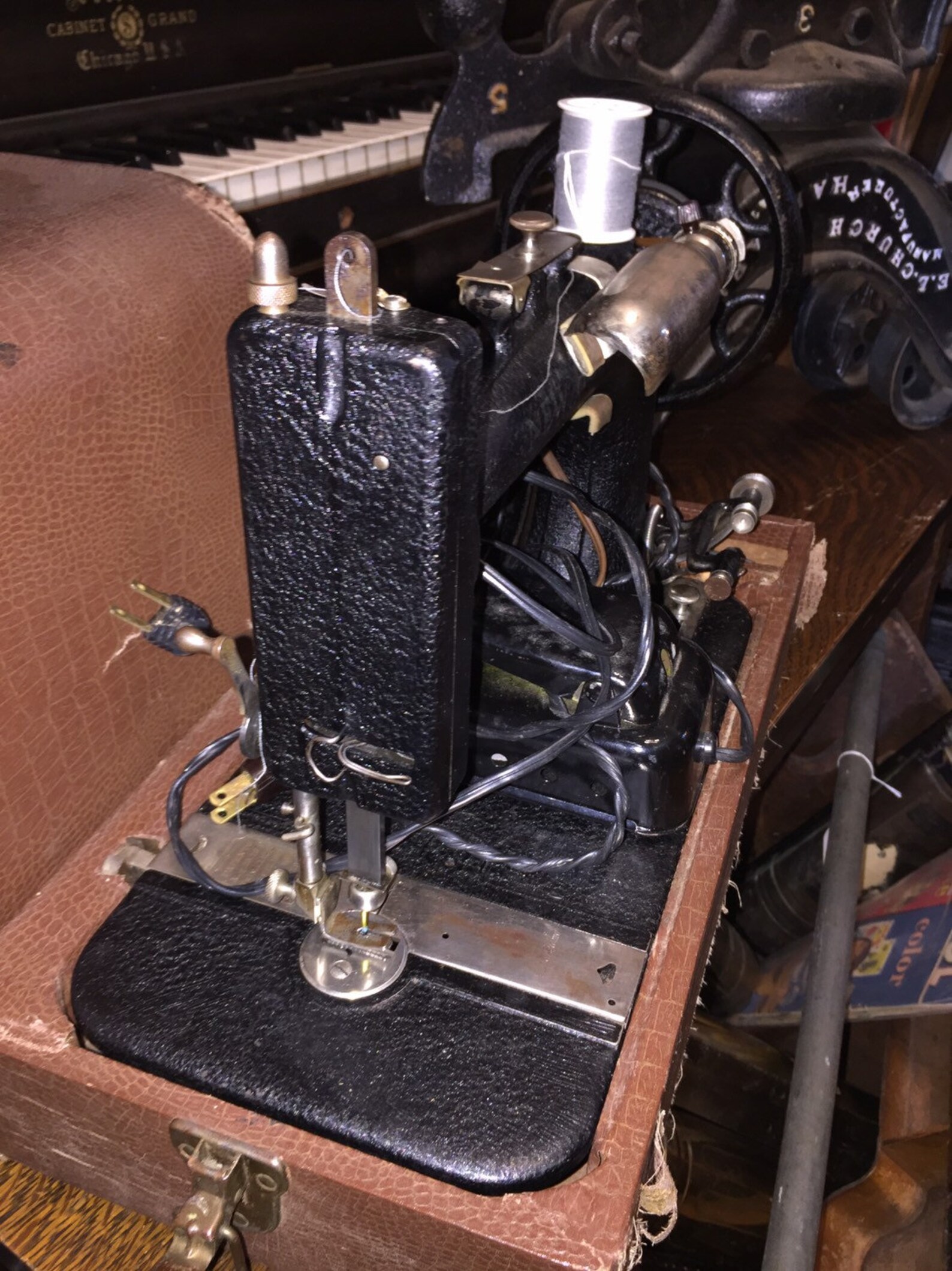 New Home Shuttle Sewing Machine, Very Solid, Great Old Time Look, Just ...