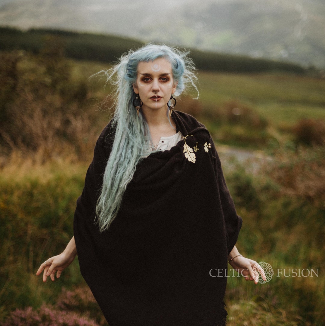OAK BROOCH & SHAWL | Handwoven Wool Shawl and Brooch, Pagan Clothing ...