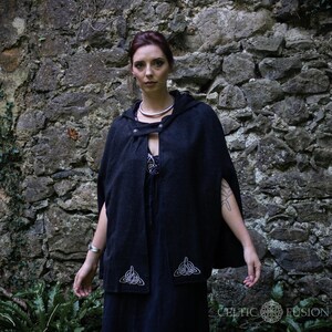 HOODED DRUANTIA CAPELET Dark Cloak, Hooded Wool Cloak, Winter Cape ...