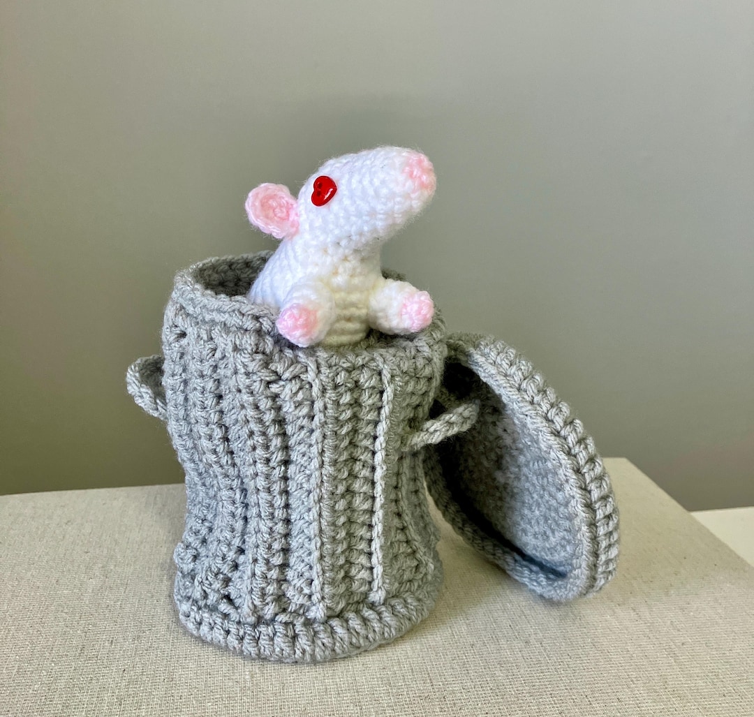 Valentine Rat Crochet With Trash Can, Valentine Crochet Rat With Heart ...