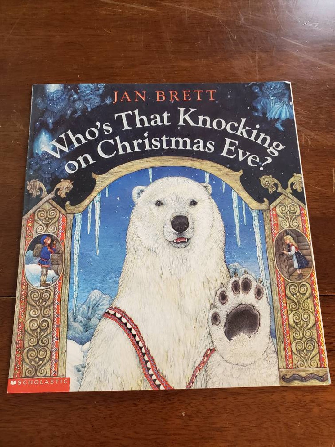 2003 Jan Brett Who's That Knocking on Christmas Eve Paperback ...