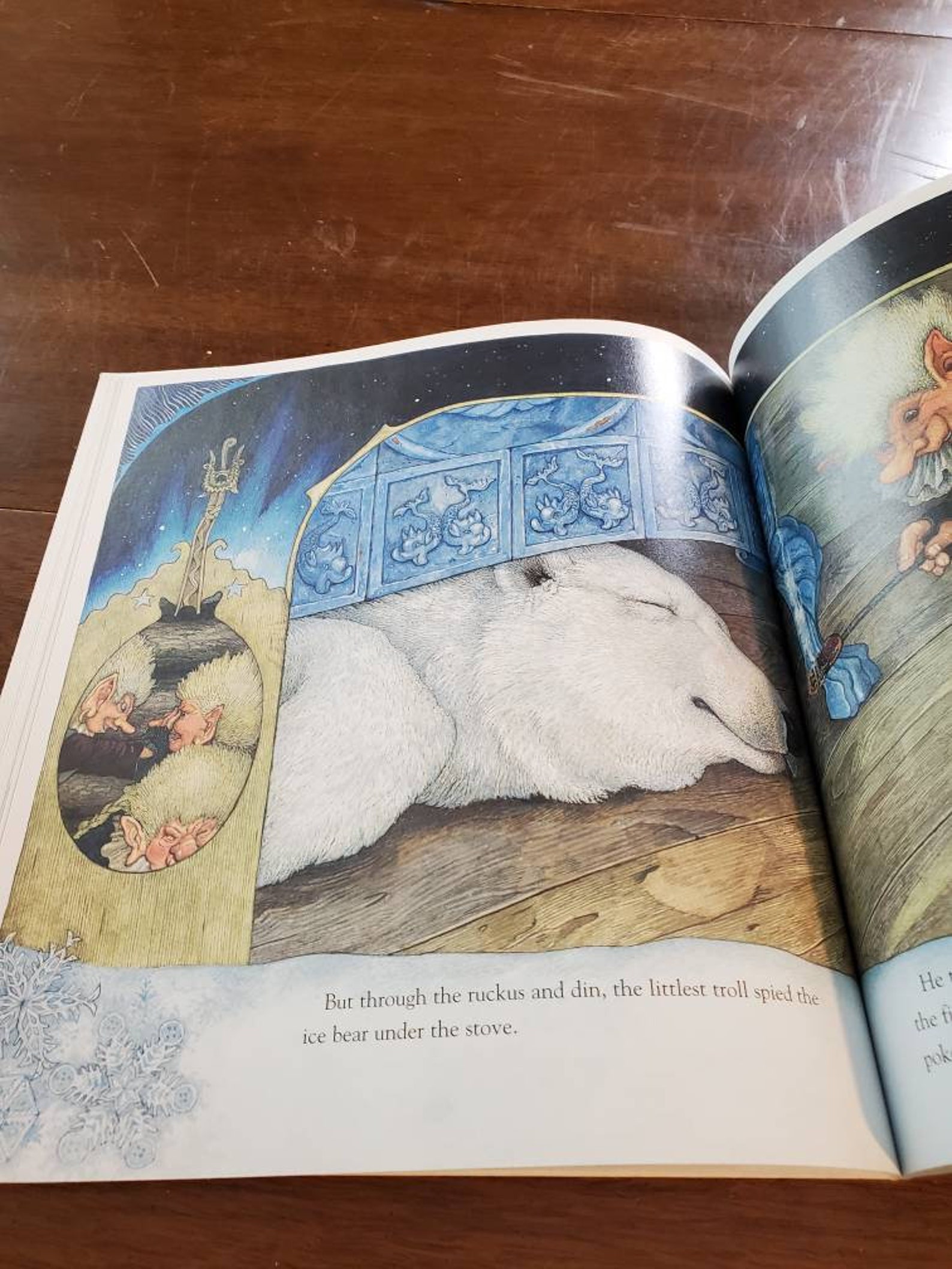 2003 Jan Brett Who's That Knocking on Christmas Eve Paperback ...