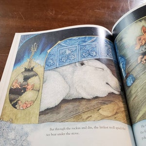 2003 Jan Brett Who's That Knocking on Christmas Eve Paperback ...