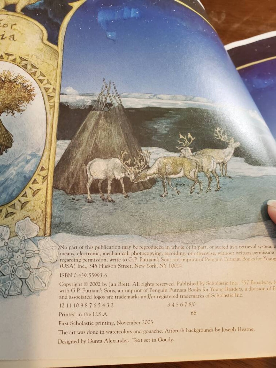 2003 Jan Brett Who's That Knocking on Christmas Eve Paperback ...