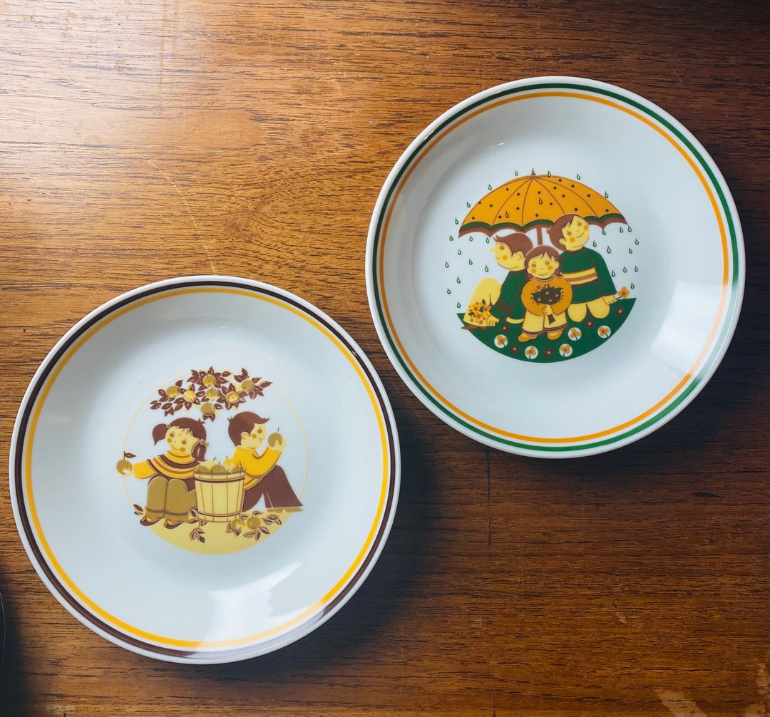 A Pair of Vintage GDR Inglasur Colditz Plate Kids Retro Plates. Made in ...