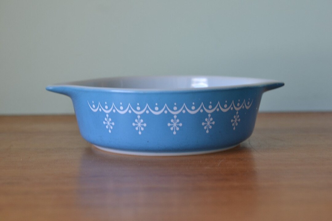 Vintage Pyrex Garland Casserole Dish Blue Snowflakes Bowl No 471 Lota ...