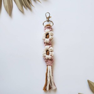 1 Macrame Daisy Keychain | Macrame Keychain | Boho Keychain | Bag ...