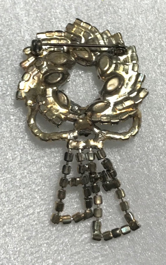 Rhinestone swirl Wreath Chrismas pin with red rhinest… - Gem