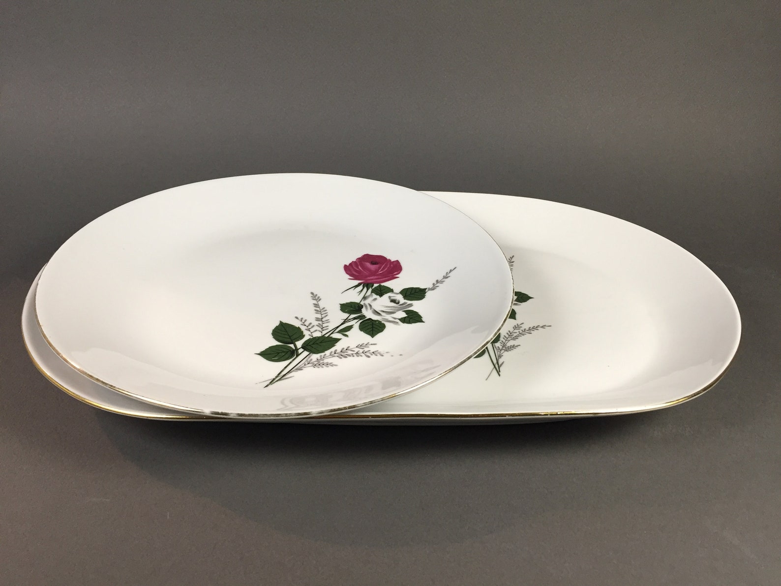 KAHLA White Porcelain Set of Two Platters With Red Rose Decor - Etsy