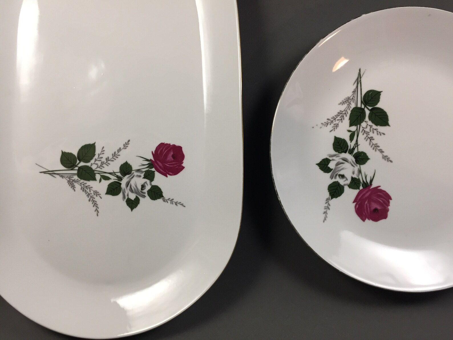 KAHLA White Porcelain Set of Two Platters With Red Rose Decor - Etsy