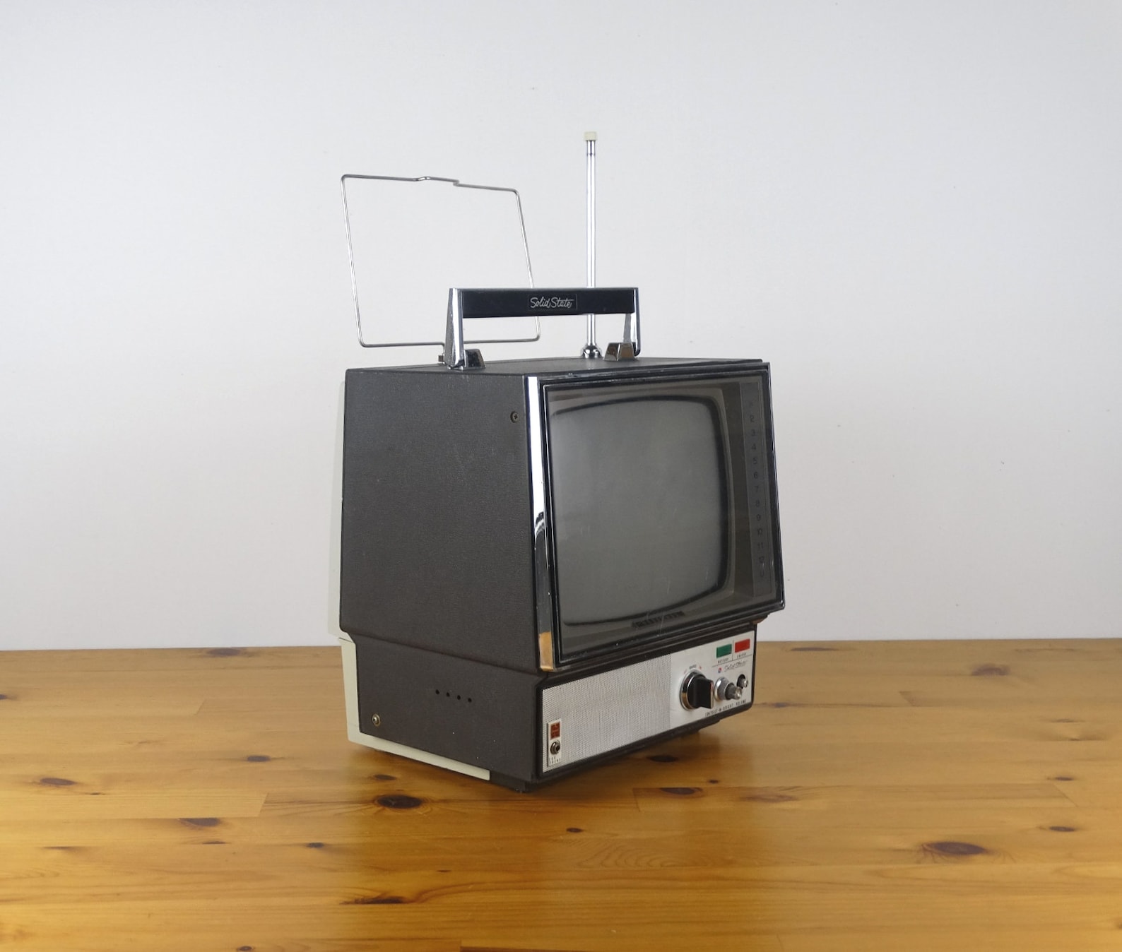 1970, National TR 932B TV for Parts, Retro Television, National Solid ...