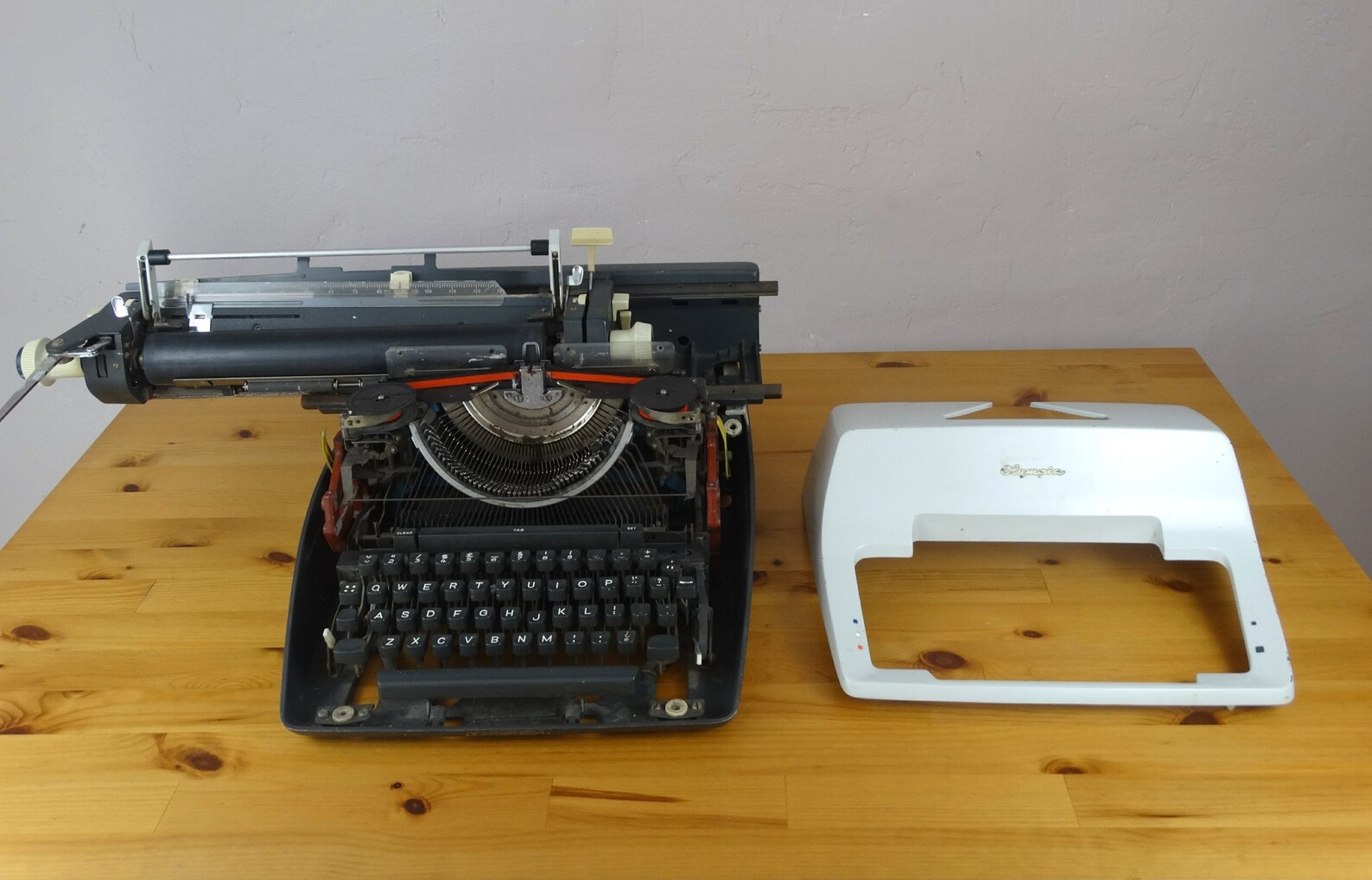 Olympia SG3 Typewriter for Parts, Olympia SG3 Wide Carriage, Desktop ...