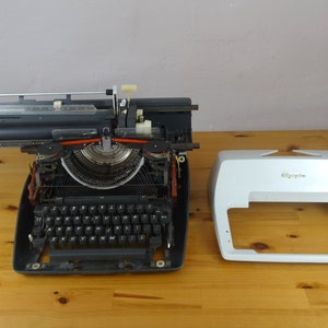 Olympia SG3 Typewriter for Parts, Olympia SG3 Wide Carriage, Desktop ...