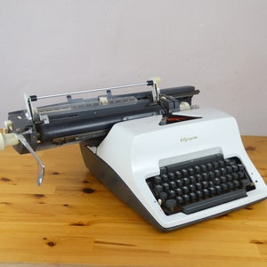 Olympia SG3 Typewriter for Parts, Olympia SG3 Wide Carriage, Desktop ...