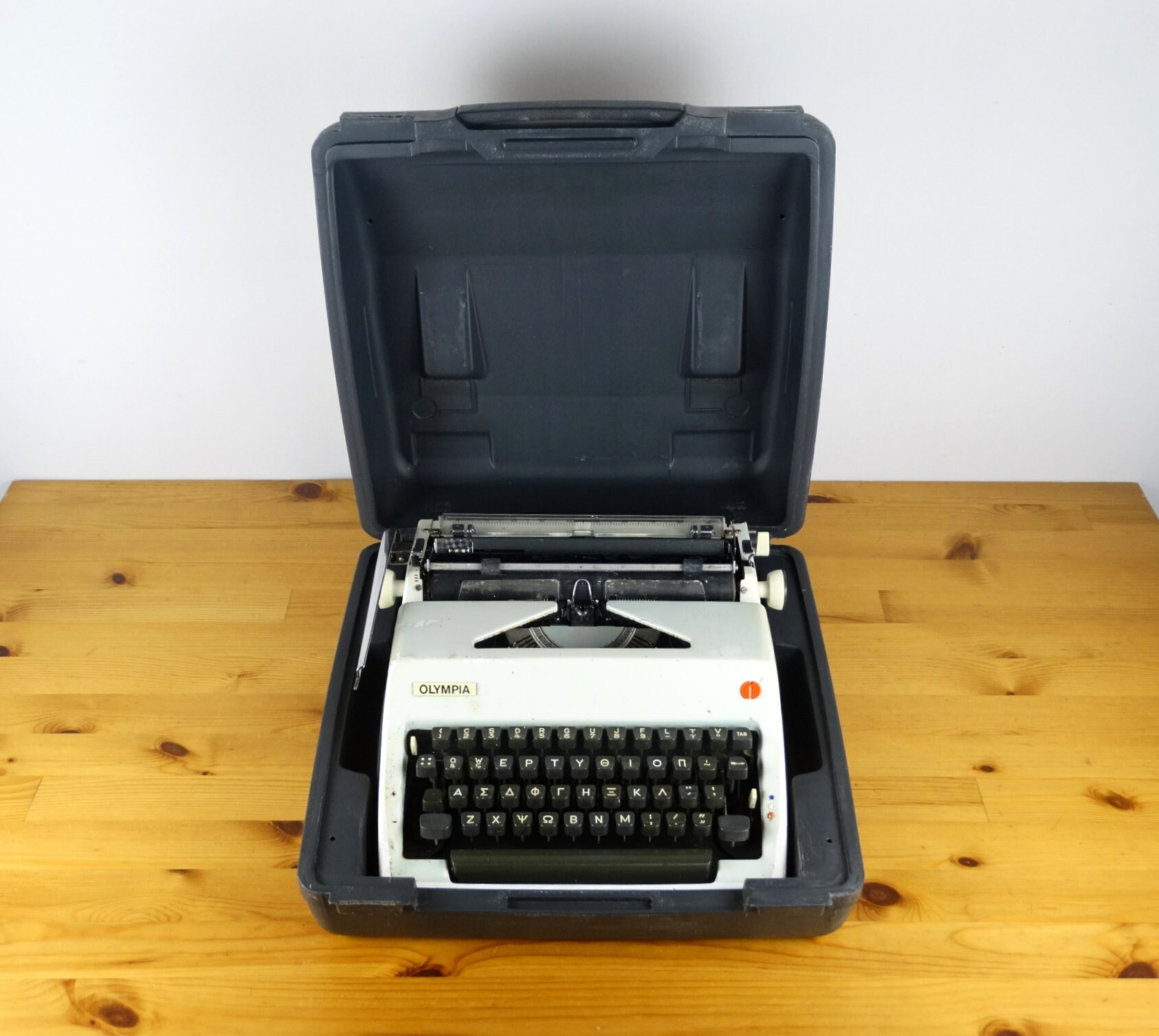 1972, Olympia SM9 Typewriter, Desktop Typewriter, Retro Typewriter ...