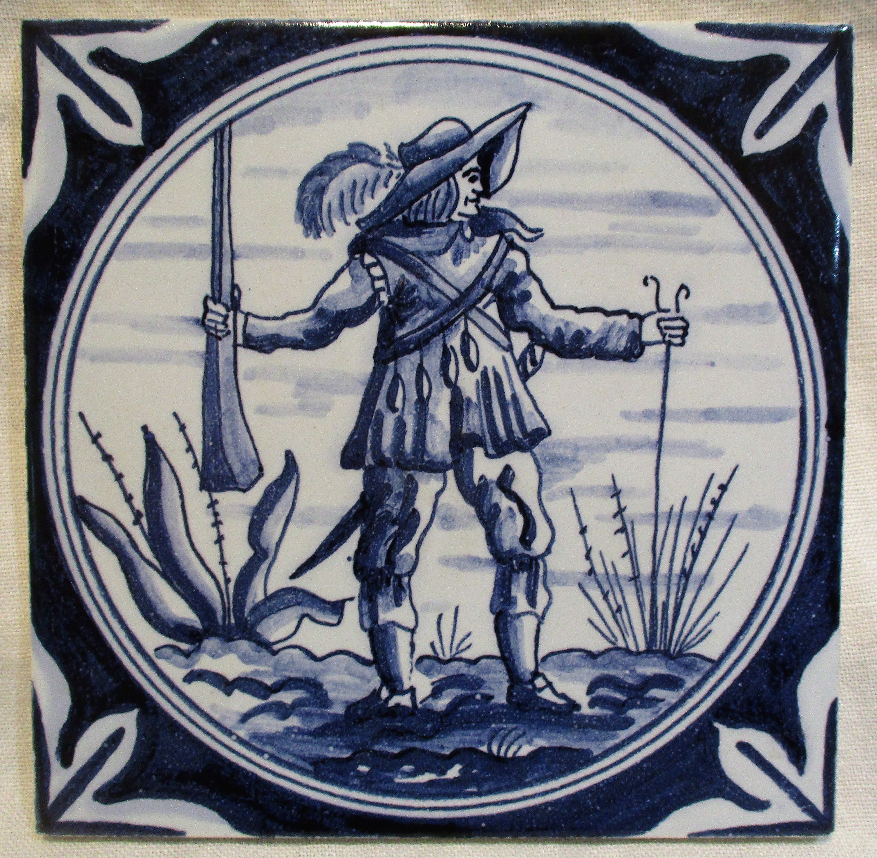 Home Décor Hand Painted Musket and Soldier Vintage Blue & White Delft ...