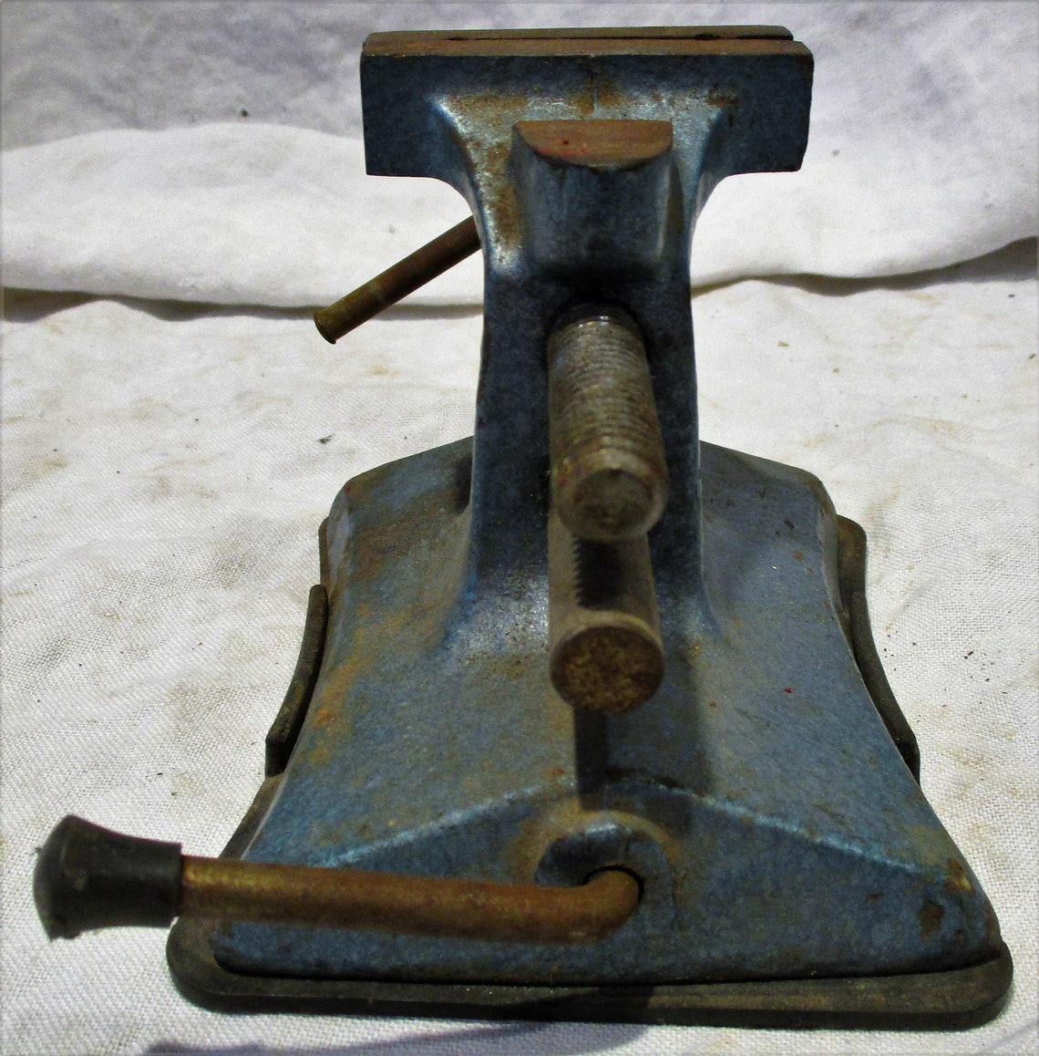 Old Anvil Vise Vacu Vise Table or Bench Vise Vintage Shop - Etsy