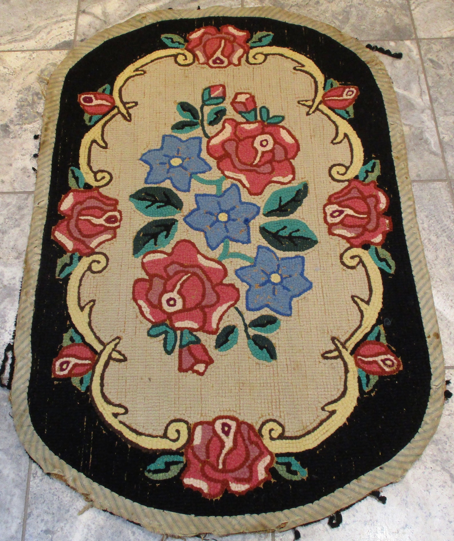 Hooked Rug, Oval, Vintage Floral and Abstract Hooked Rug, Old Hand Made ...