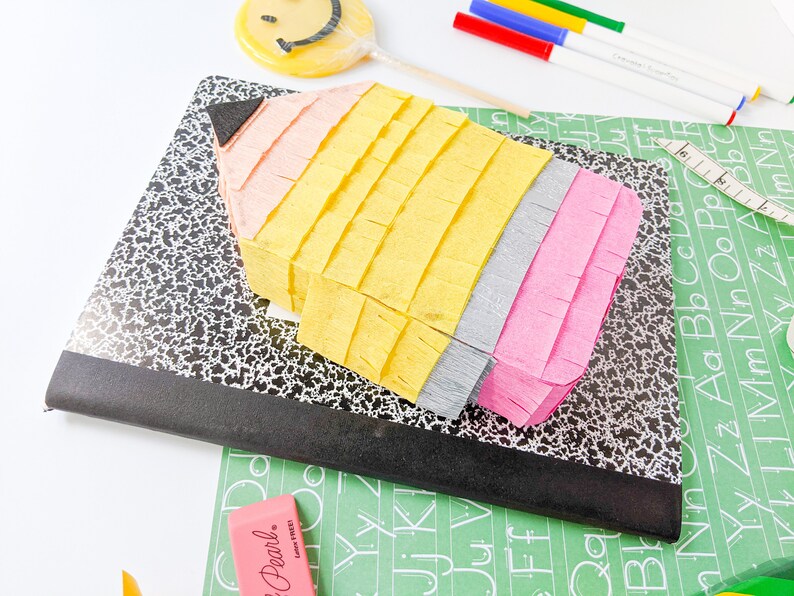 Mini piñata de lápiz amarillo / Regalo de regreso a clases ...