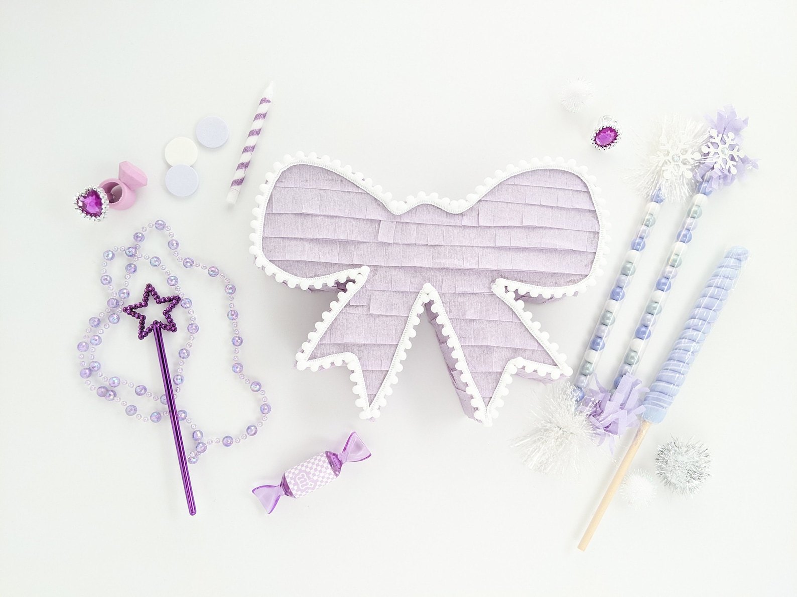 Regalo de piñata de lazo femenino púrpura lavanda:/ UNA piñata - Etsy ...