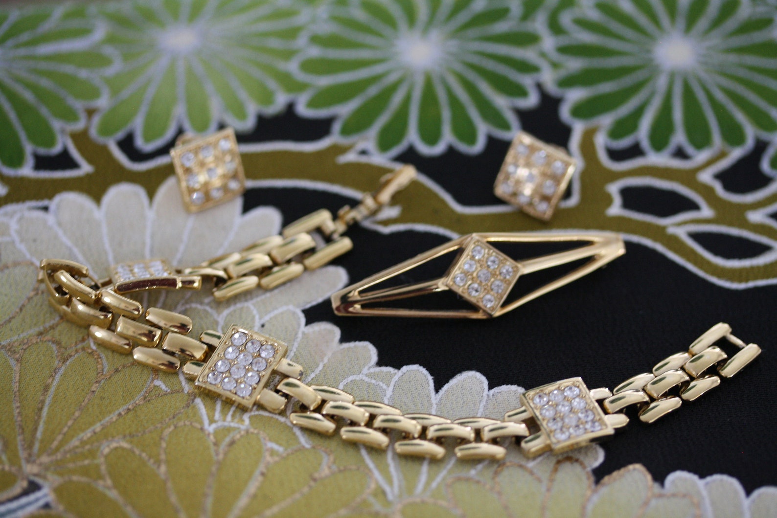 Trifari Crown Trifari Vintage Jewelry Set Gold and Crystal Art Deco ...