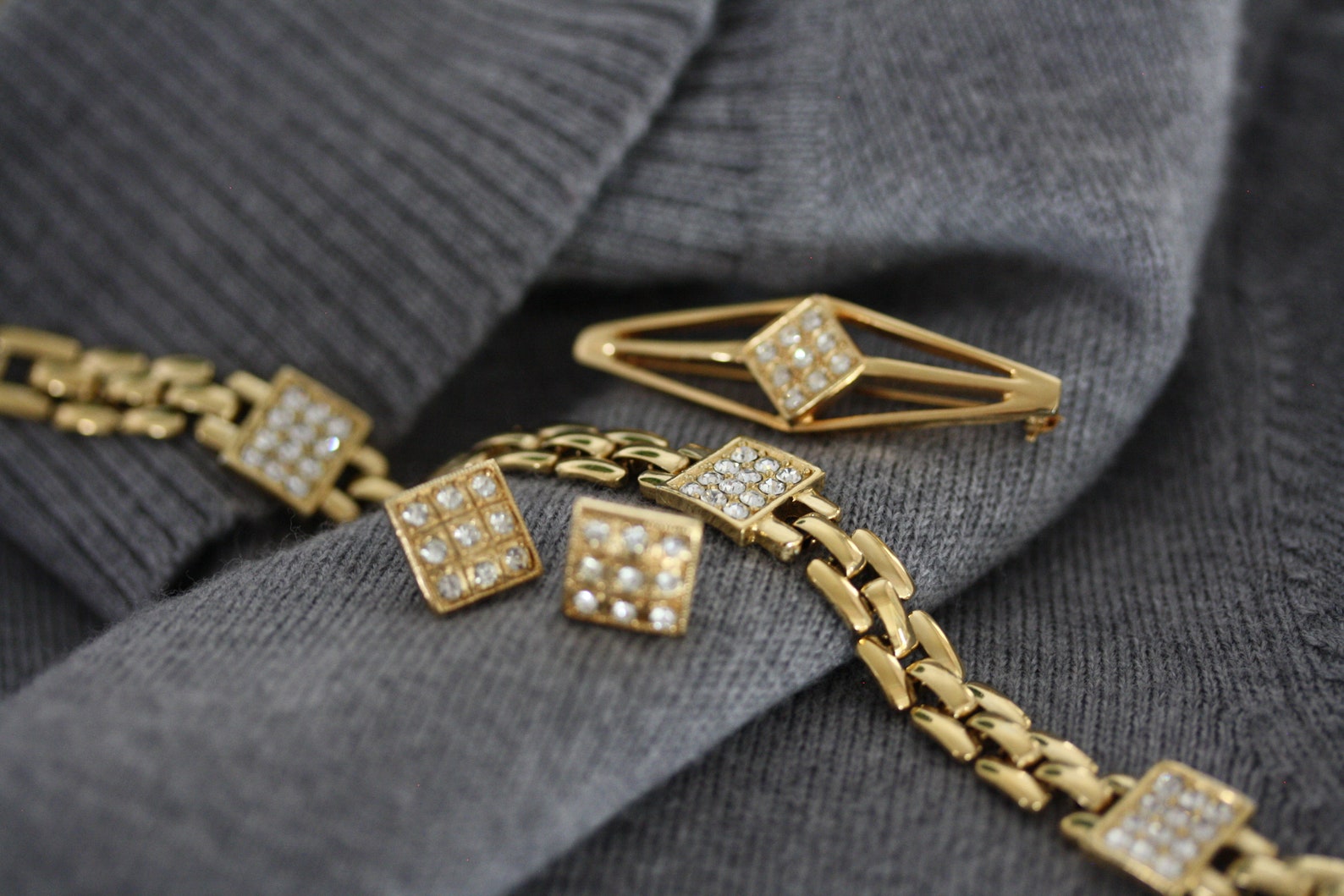 Trifari Crown Trifari Vintage Jewelry Set Gold and Crystal Art Deco ...