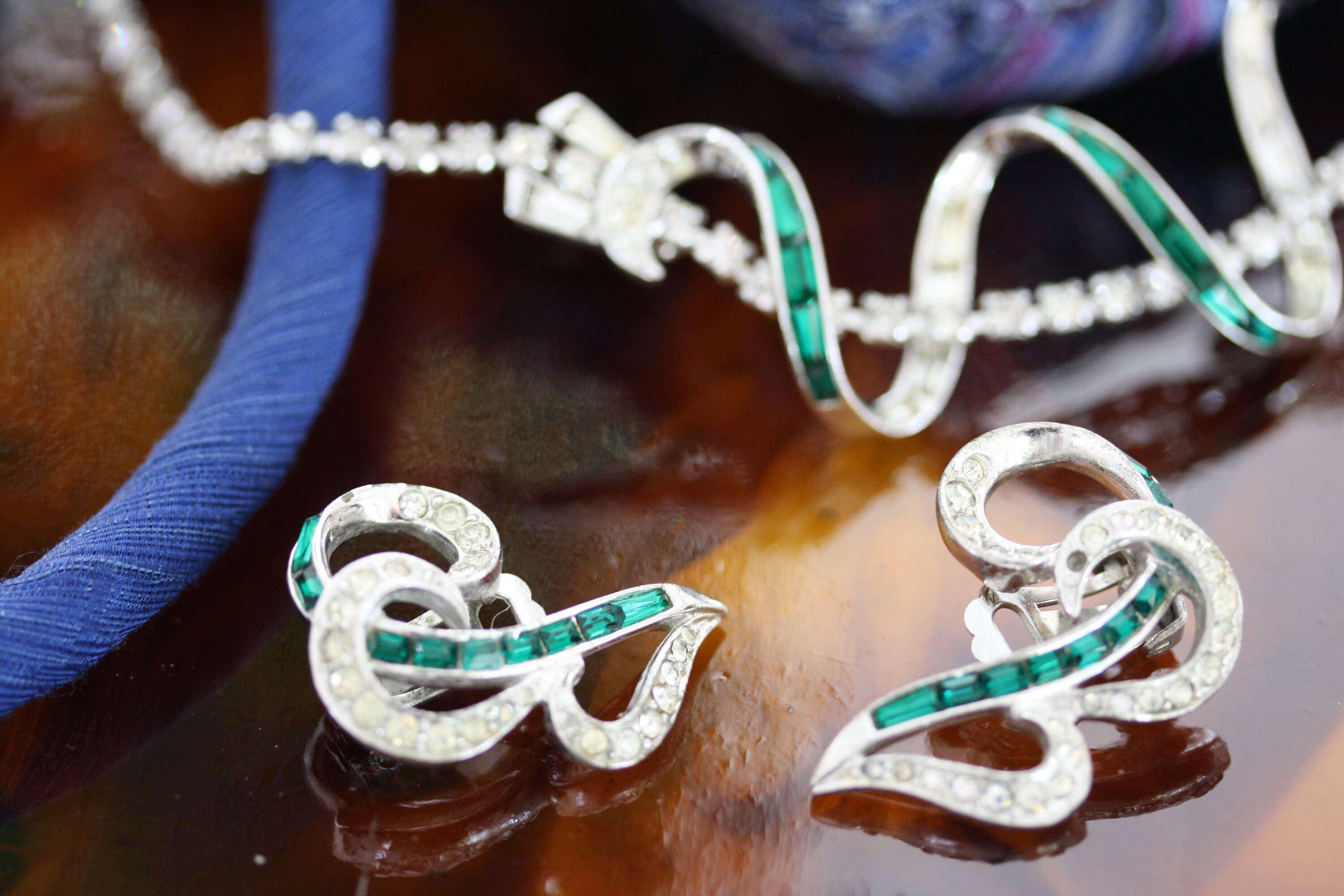 Boucher Exquisite Silver Art Deco Emerald Crystal Ribbon Choker and ...