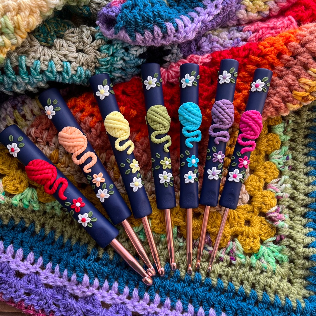 Set of 7 Rainbow Yarn Ball Crochet Hooks, Crochet Hook Set, Polymer ...