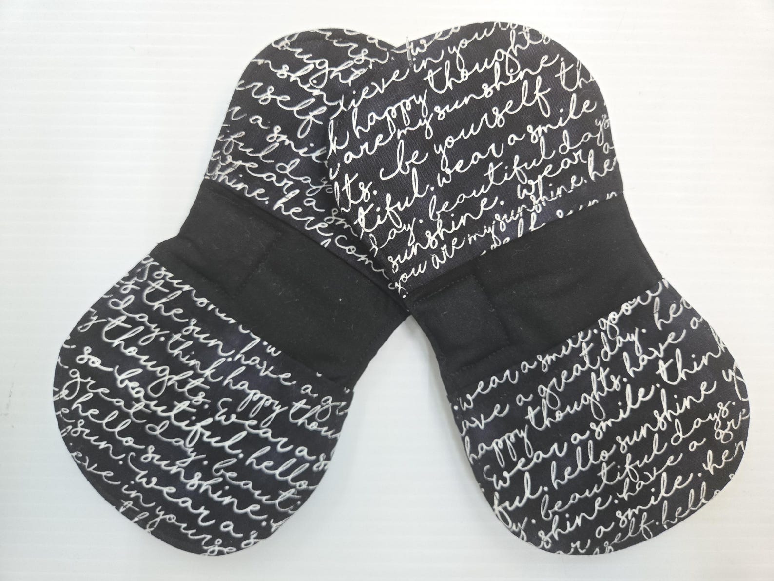 Magnetic Mini Microwave/oven Finger Mitts (x2). Great for Easy Access ...